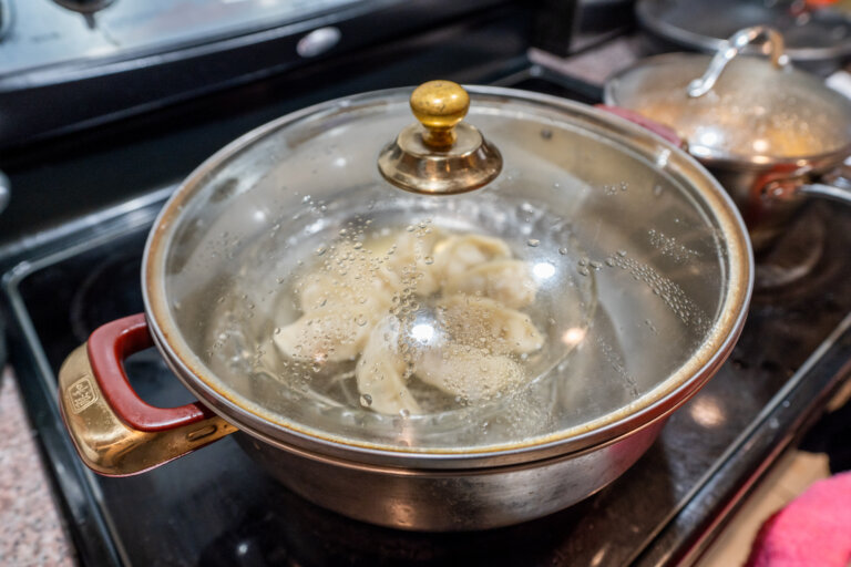 4 Ways to Steam Dumplings Without a Steamer (Step by Step!) - A ...