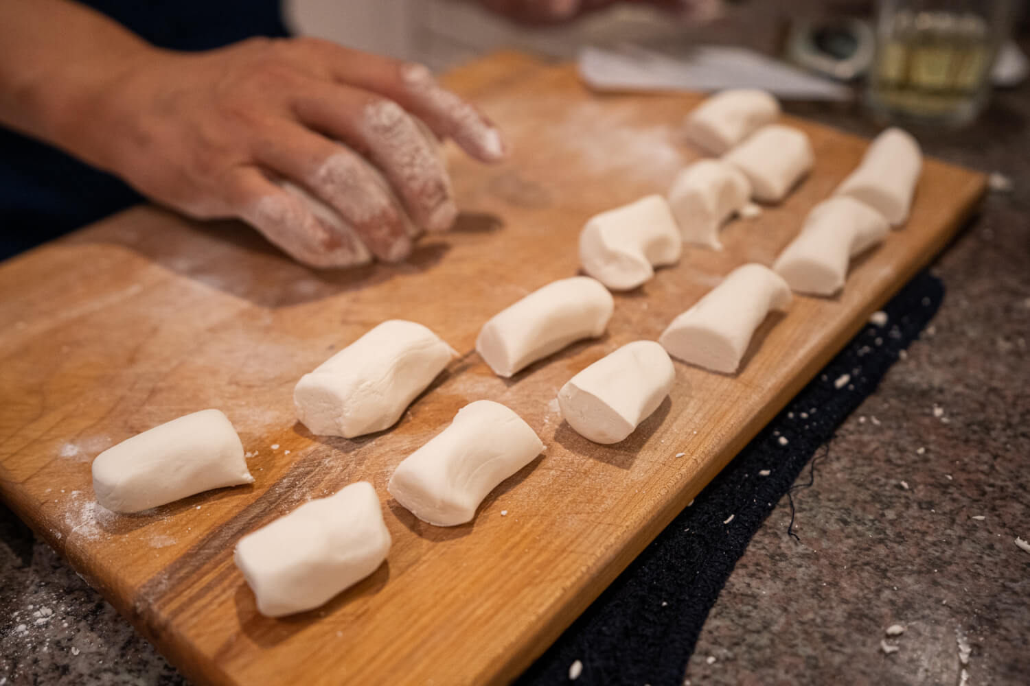 Easy Black Sesame Glutinous Rice Balls (Tang Yuan) - A Dumpling Thing